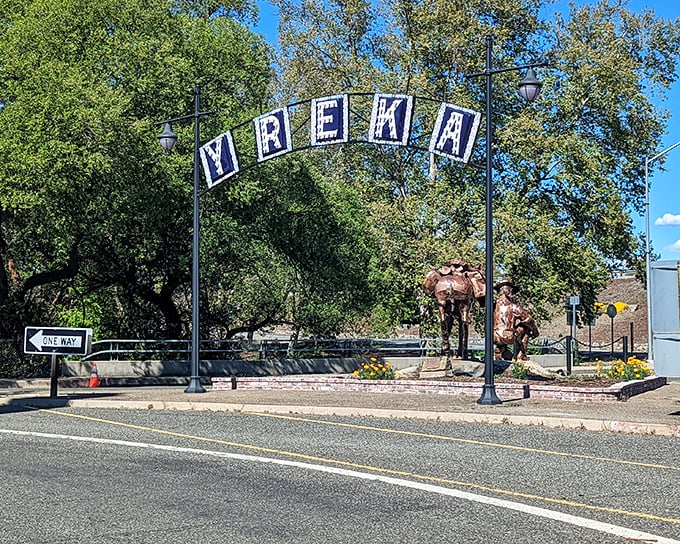 "Y-R-E-K-A" – the town's welcoming arch and bronze prospector sculpture greet visitors with a nod to the gold mining heritage that put this place on the map.