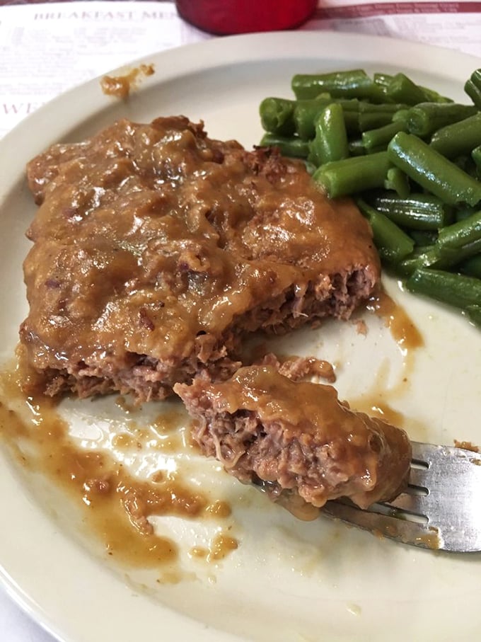 Swiss steak that doesn't need a filter—just a fork, a knife, and your undivided attention. Green beans standing by as willing accomplices.