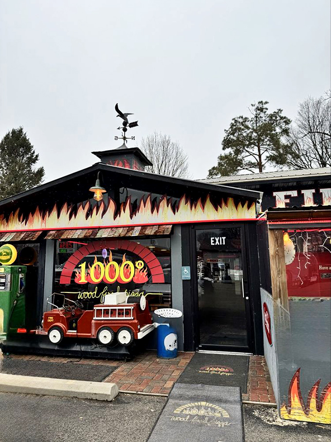 Flames painted on the building are your first clue – 1000° Wood Fired Pizza takes its name very seriously!