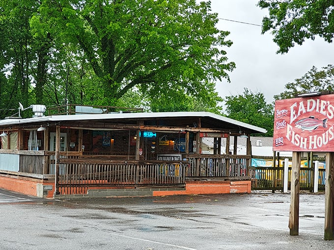 This no-frills fish house looks like it was plucked from a lakeside fishing camp, serving plates that would make any angler proud.