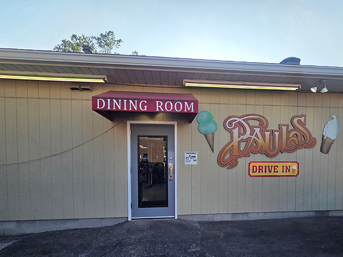 Paul's dining room entrance says "come in and stay awhile"—and their milkshakes give you every reason to.
