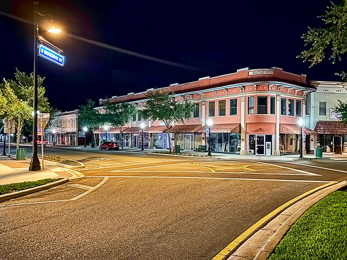 Sebring's charming downtown circle feels like a clock with no hands—perfect for retirees who've finally escaped time.