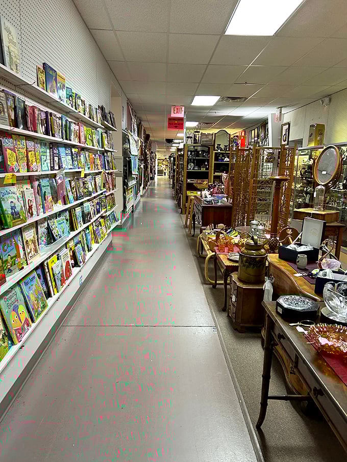 Williamsburg Antique Mall: where colonial history meets mid-century modern in a climate-controlled treasure hunt.
