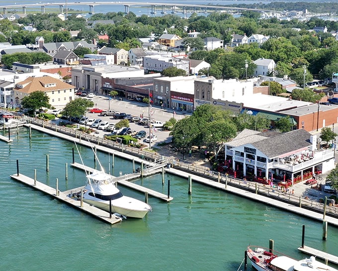 Beaufort's waterfront dining scene: where boats, brews, and beautiful views create the perfect retirement trifecta.