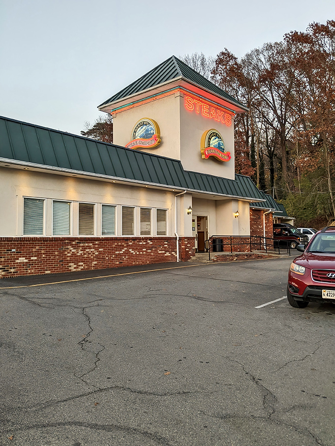 Simple, straightforward, and promising exactly what you want. The Great 611 doesn't need fancy architecture when the food does all the talking.