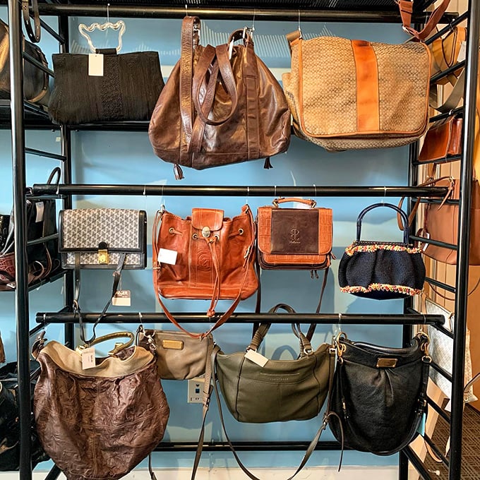 Purse paradise organized like a high-end boutique – because even secondhand deserves the royal treatment here.