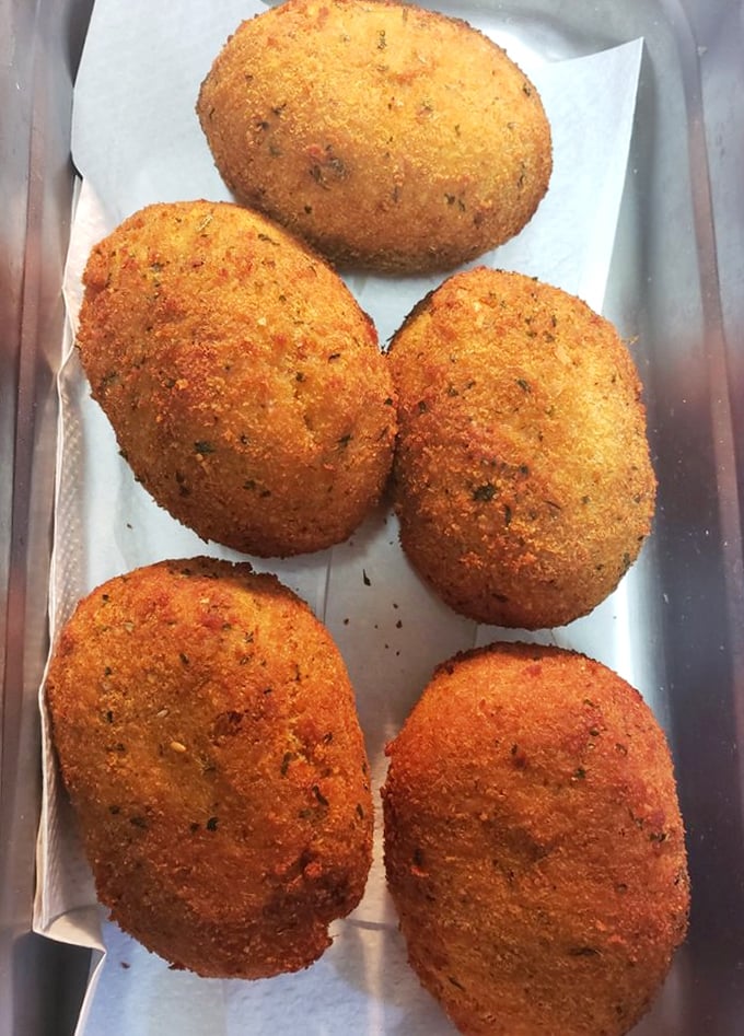 Golden-fried deviled crab cakes that look like they're auditioning for the Seafood Hall of Fame. Crispy exterior, tender interior—the perfect Florida two-step.