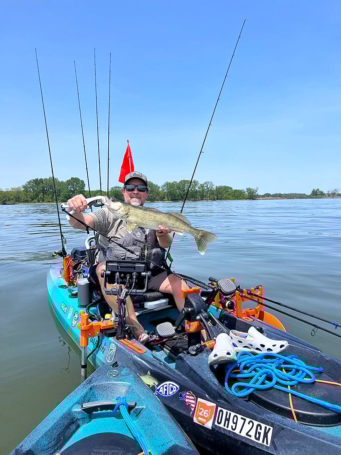 The ultimate fishing setup—part spacecraft, part fishing machine. When catching walleye becomes an Olympic sport, this guy's taking gold.