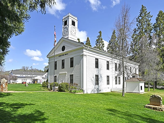 The 1854 Mariposa County Courthouse isn't just California's oldest—it's a Greek Revival beauty that's seen more drama than a season of Law & Order.