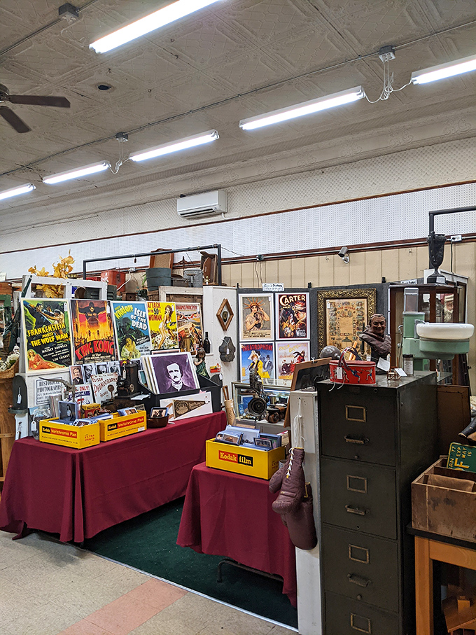 Hollywood's golden age lives on in this booth. Frankenstein, King Kong, and Edgar Allan Poe—the gang's all here, ready for your home theater wall.