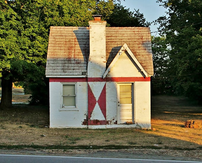 This diamond-patterned cottage looks like the architectural equivalent of a perfectly broken-in baseball glove – humble, honest, and quintessentially American.