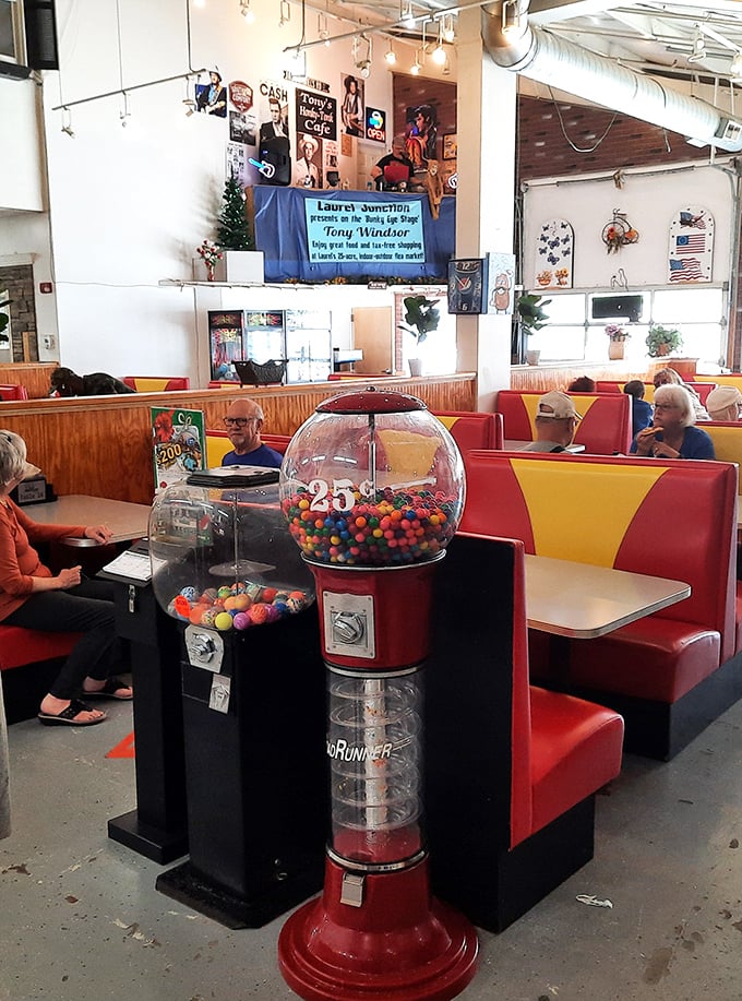 Classic diner booths and gumball machines—where shoppers refuel and strategize their next treasure hunt while surrounded by nostalgic Americana.