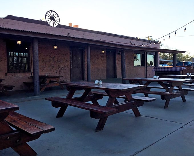 Picnic tables and weathered wood tell you everything you need to know – Li'l Abner's is serious about steaks, not décor.