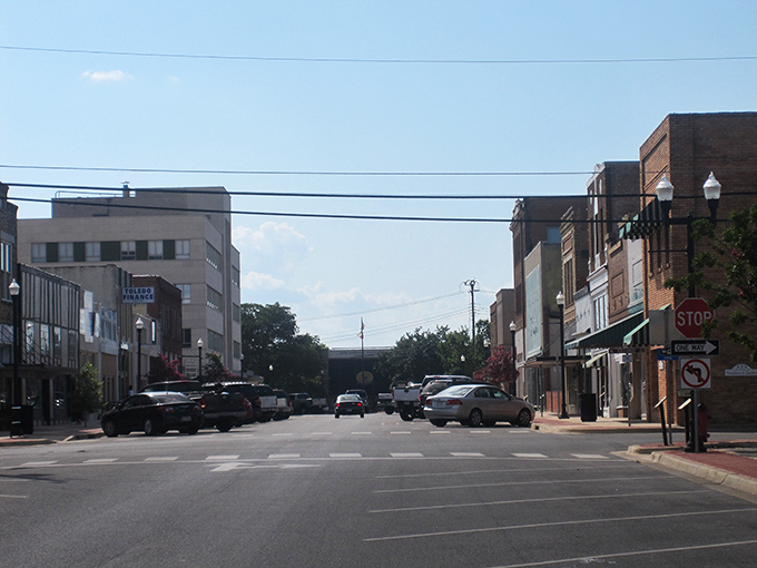 The corner of Main and Yesterday in Lufkin – where modern cars park alongside vintage dreams.