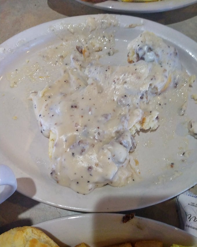 When biscuits meet gravy at Reececliff, it's not just breakfast—it's a Southern handshake that says "welcome to paradise."