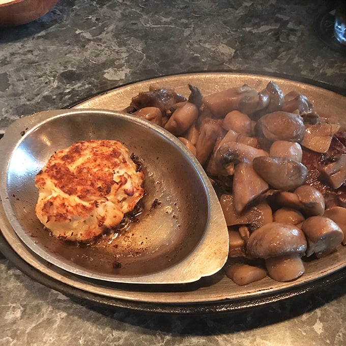 The crab cake and sautéed mushrooms—proof that sometimes the supporting actors deserve their own standing ovation.