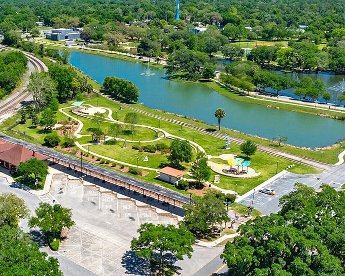 Tuscawilla Park offers that rare Florida commodity—tranquility—with its winding paths and peaceful waters just steps from downtown.
