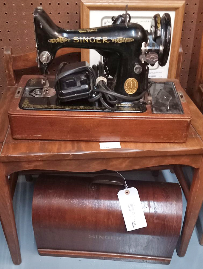 Singer sewing machines: the original DIY influencers. This beauty has probably created more wardrobes than Project Runway contestants.