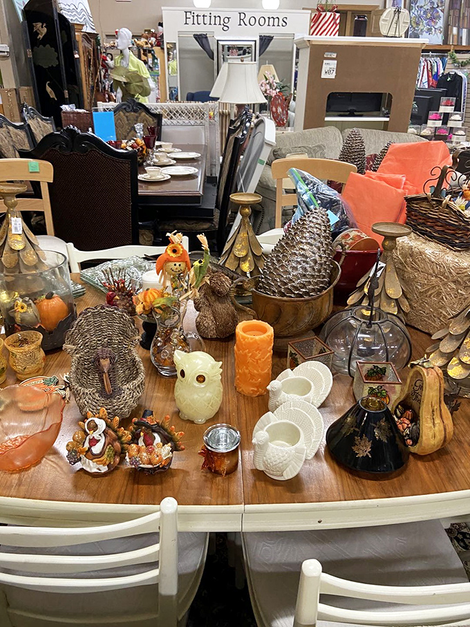 Fall decorations that somehow make you nostalgic for Thanksgiving dinners you haven't even hosted yet. That owl knows what you're thinking.