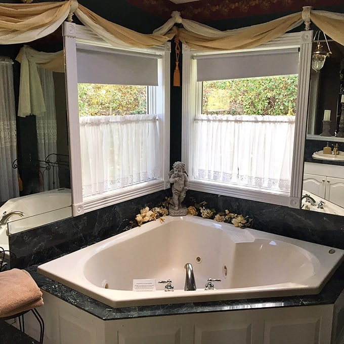 Even Jane Austen would approve of this modern luxury—a corner jacuzzi where you can soak away your troubles while gazing out at nature.