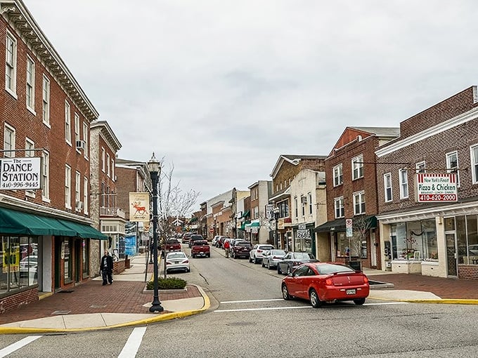 Elkton's historic downtown maintains its classic American charm. Those brick buildings have witnessed countless love stories over the decades.
