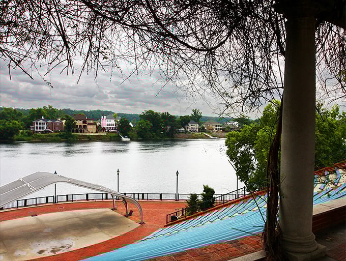 Where urban meets riverside – Augusta offers scenic beauty and affordability in one picturesque package.