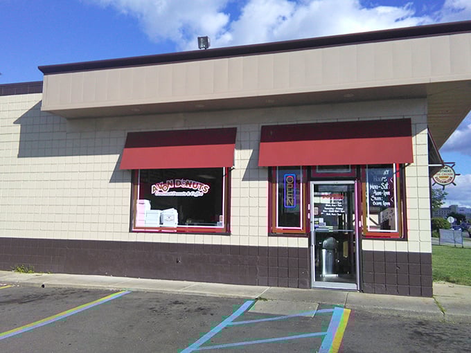 Don't let the minimalist storefront fool you – Avon Donuts is where Pontiac residents find maximum flavor in every perfectly crafted bite.