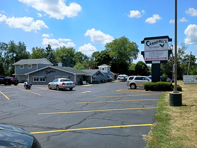 Small-town charm, big-time flavor. This unassuming spot draws chicken pilgrims from two states – and for good reason.