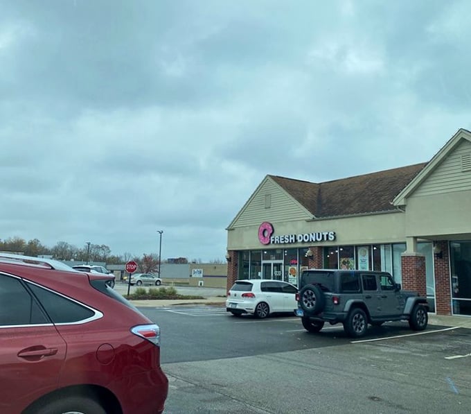 Fresh Donuts keeps it straightforward—the focus is on what's inside. Those cars in the lot know exactly where to find breakfast bliss.