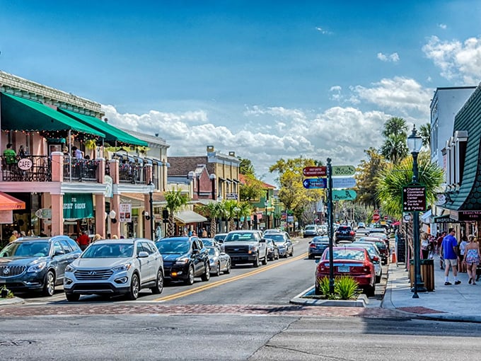 "Rush hour" in Mount Dora means five cars at a stoplight and pedestrians taking their sweet time. Florida retirement at its most civilized!