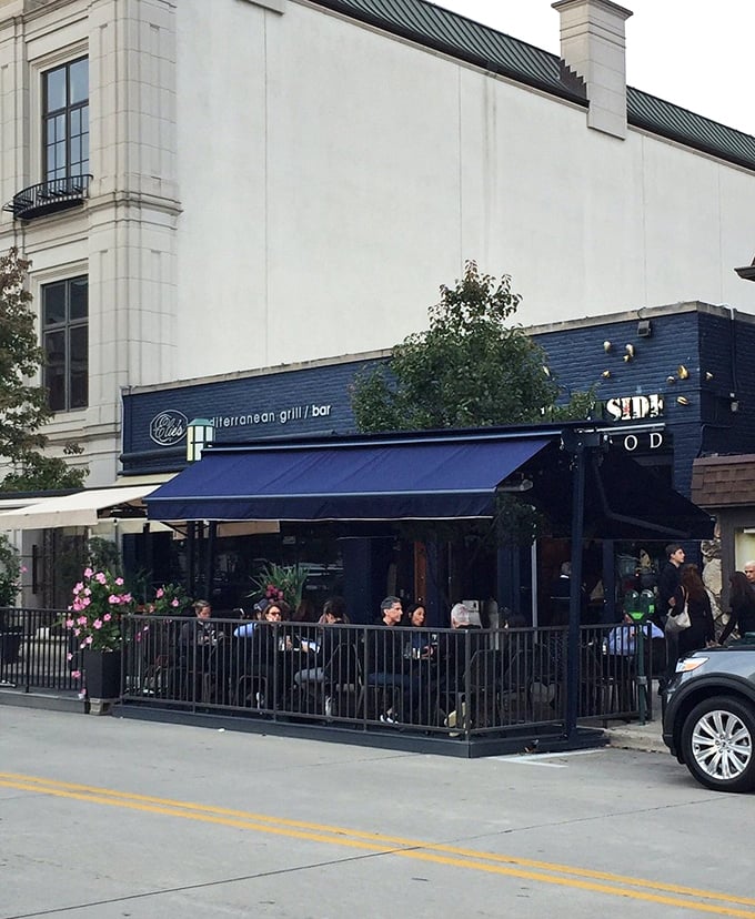 Small in size but mighty in flavor – Streetside Seafood proves good things come in blue packages.
