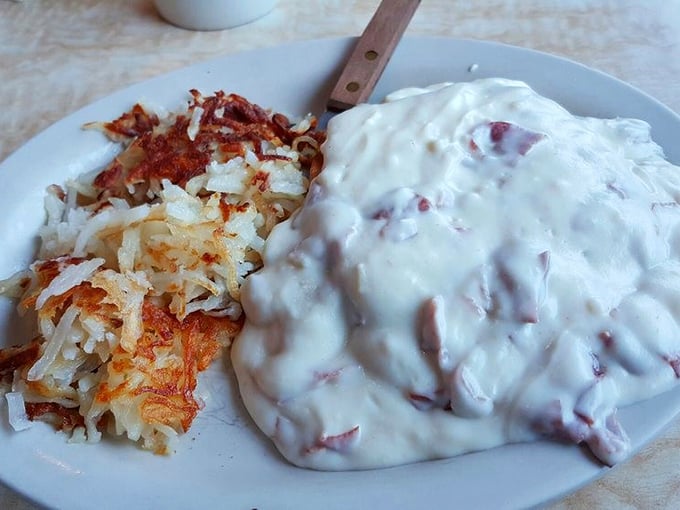 Creamed chipped beef—the dish your grandparents loved that deserves a serious comeback. Comfort food that hugs you from the inside.