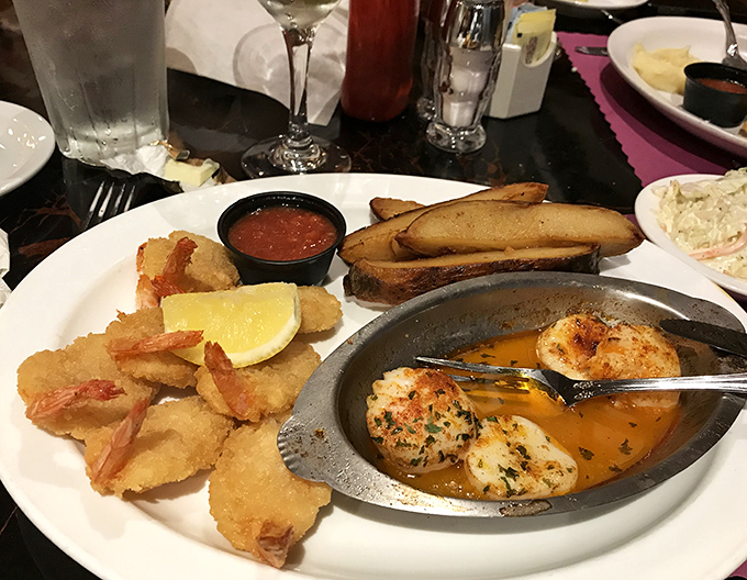 Ocean treasures on a plate: golden fried shrimp, buttery scallops, and potato wedges – proof that Pennsylvania understands seafood too.