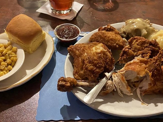 Broasted chicken that cracks like a Northwoods lake in January—crispy outside, juicy inside, with sides that remind you why comfort food earned its name.