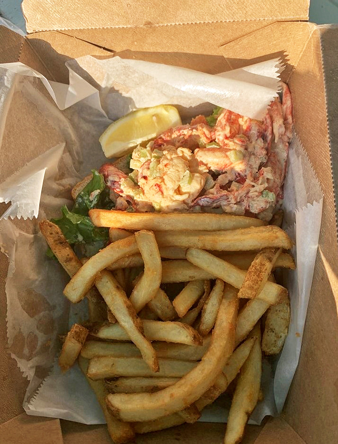 This lobster roll doesn't need to shout about its New England roots—the buttery roll and generous chunks of lobster do all the talking.
