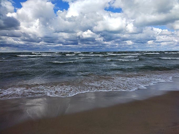Moody blues and dramatic skies – when Lake Michigan shows its temperamental side, creating a seascape worthy of a Turner painting.