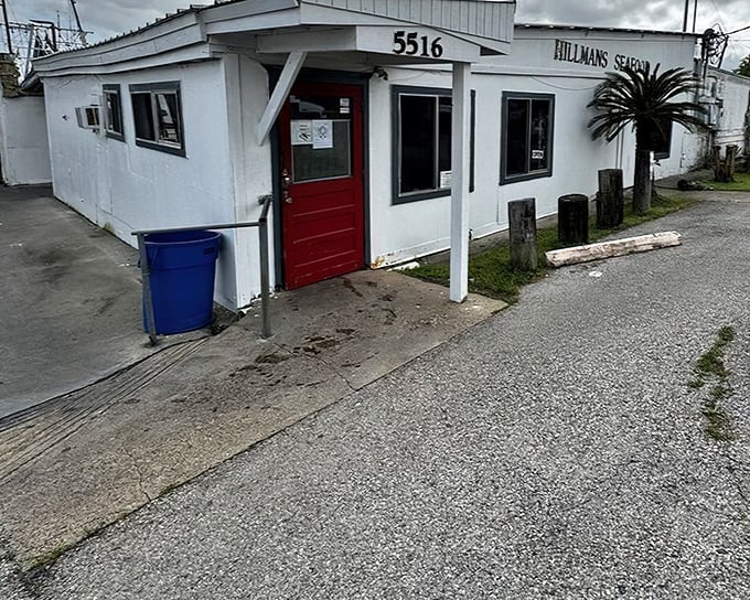 Hillman's modest white building with that bold red door is like a seafood speakeasy – locals know where the good stuff is.