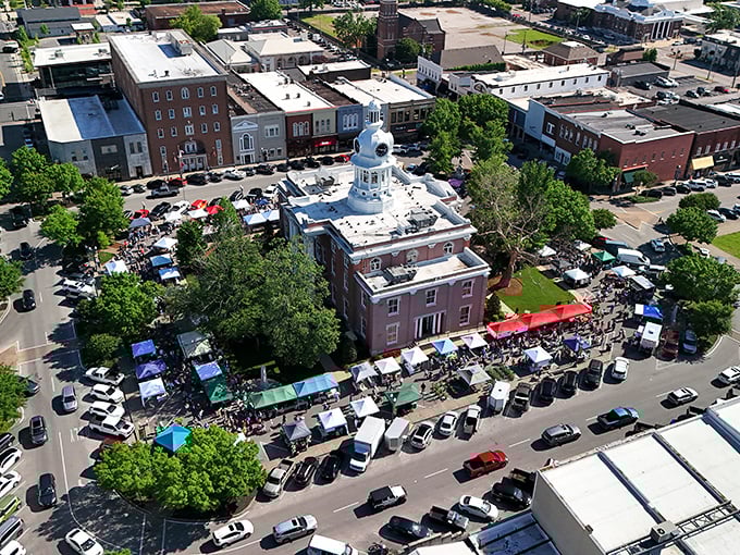Murfreesboro Saturday Market transforms the historic courthouse square - Norman Rockwell couldn't paint a more perfect small-town scene.