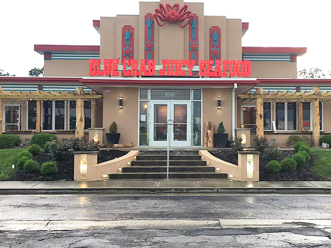 Blue Crab's art deco-inspired building with that giant red crab screams "We're serious about seafood!" before you even park.