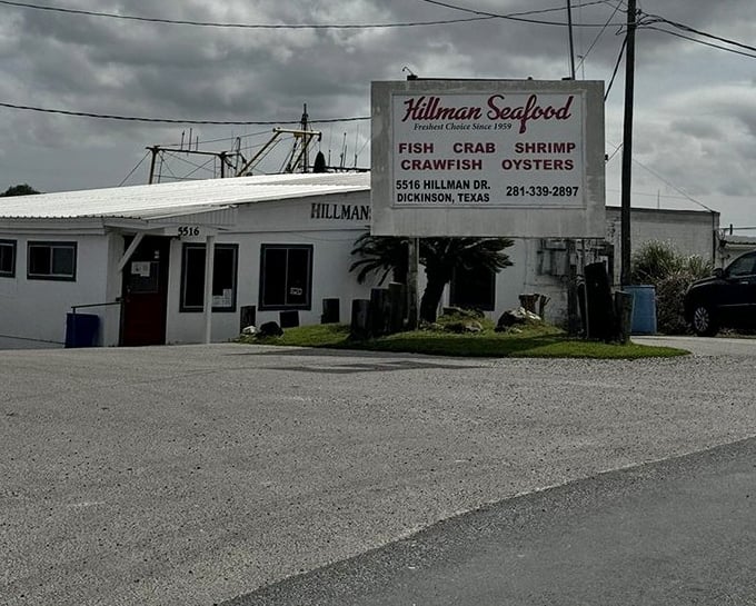 That vintage sign has been guiding hungry Texans to fresh seafood since before Instagram could make it famous.