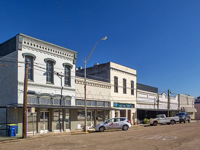 Main Street Marshall – where the traffic lights are suggestions and the pace is deliciously unhurried.