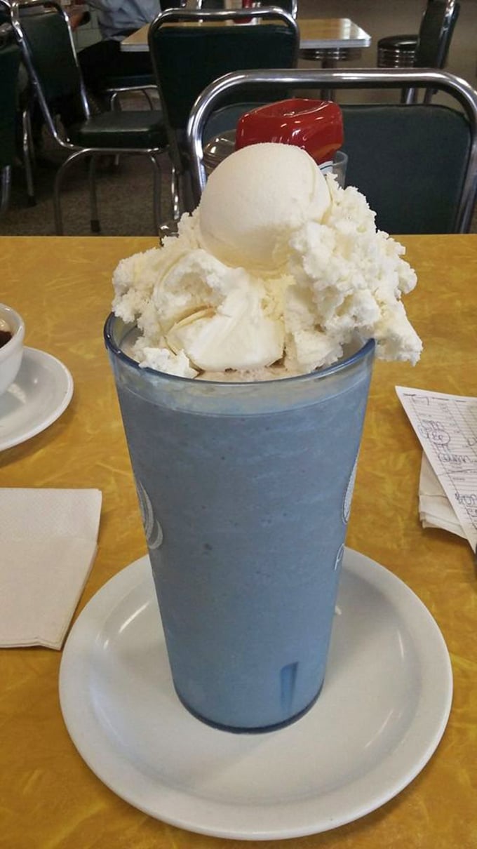 A Boston Cooler in a classic glass – proof that some traditions never go out of style.