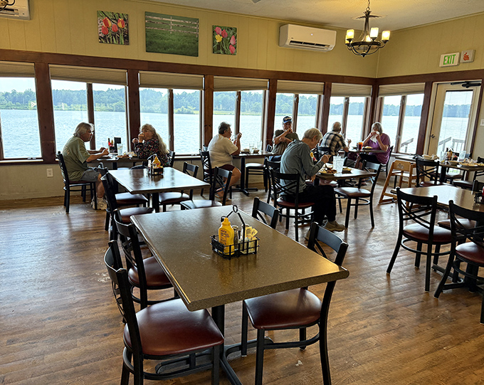 Where strangers become neighbors over plates of home cooking. Notice how nobody's looking at their phones—the view and food command full attention.