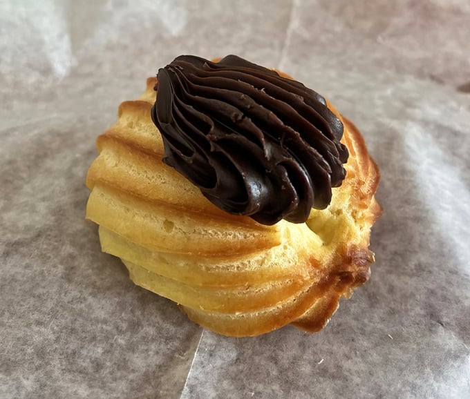 A perfect pastry paradox: this delicate éclair somehow manages to be both light as air and deeply satisfying at the same time.