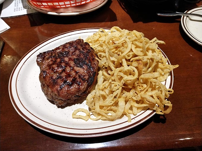 A perfectly seared sirloin alongside a mountain of those famous onion straws – a pairing more perfect than Bogart and Bacall.