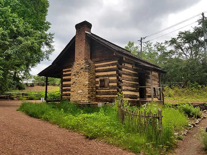 The Smith Family Farm shows how most Georgians actually lived—no chandeliers, but plenty of honest charm and history.