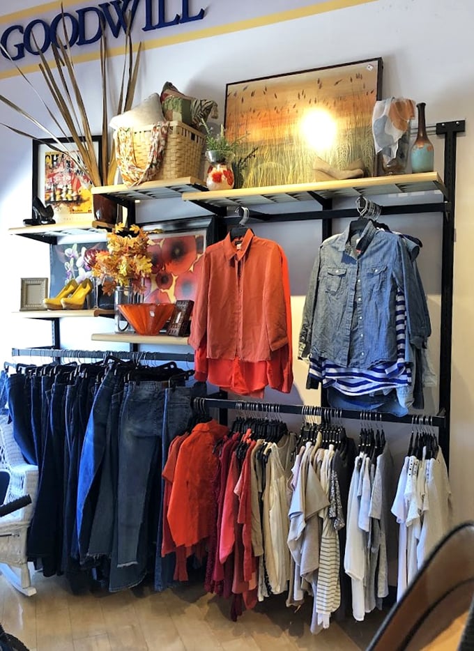 Boutique-style displays make secondhand feel first-class – Martha Stewart would approve of this presentation.
