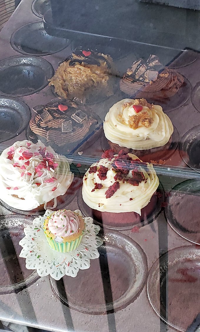 Cupcakes that dress to impress. That bacon-topped creation isn't just breaking rules—it's creating delicious new ones worth following.
