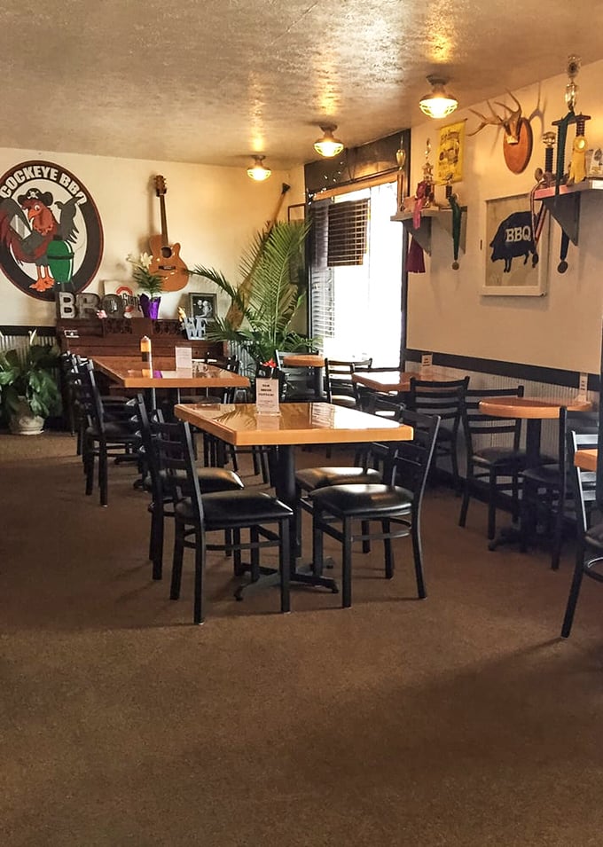 The dining room feels like the living room of that friend who always feeds you well. Guitars on the wall, rooster logo watching over—this is BBQ's natural habitat.