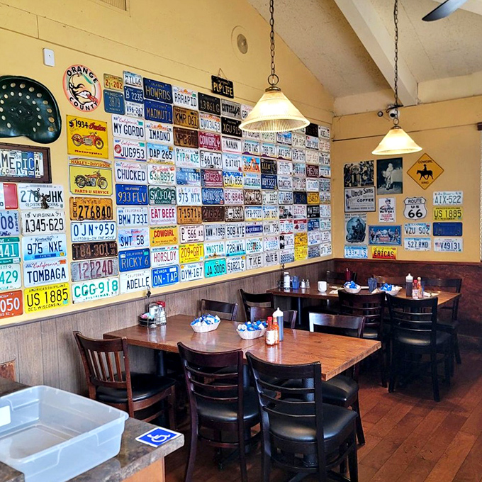 License plates from every state create a roadside Americana museum while you feast happily. 